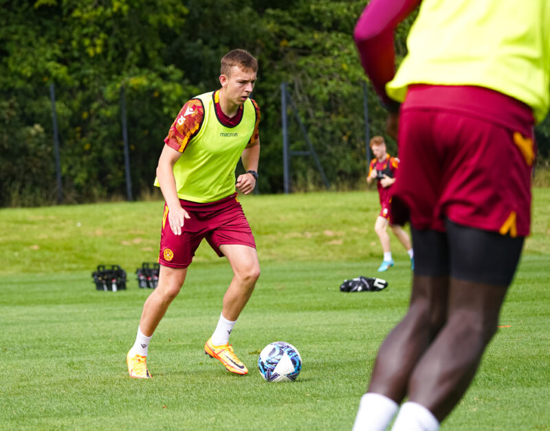 Devine signing for the Wasps - Alloa Athletic FC
