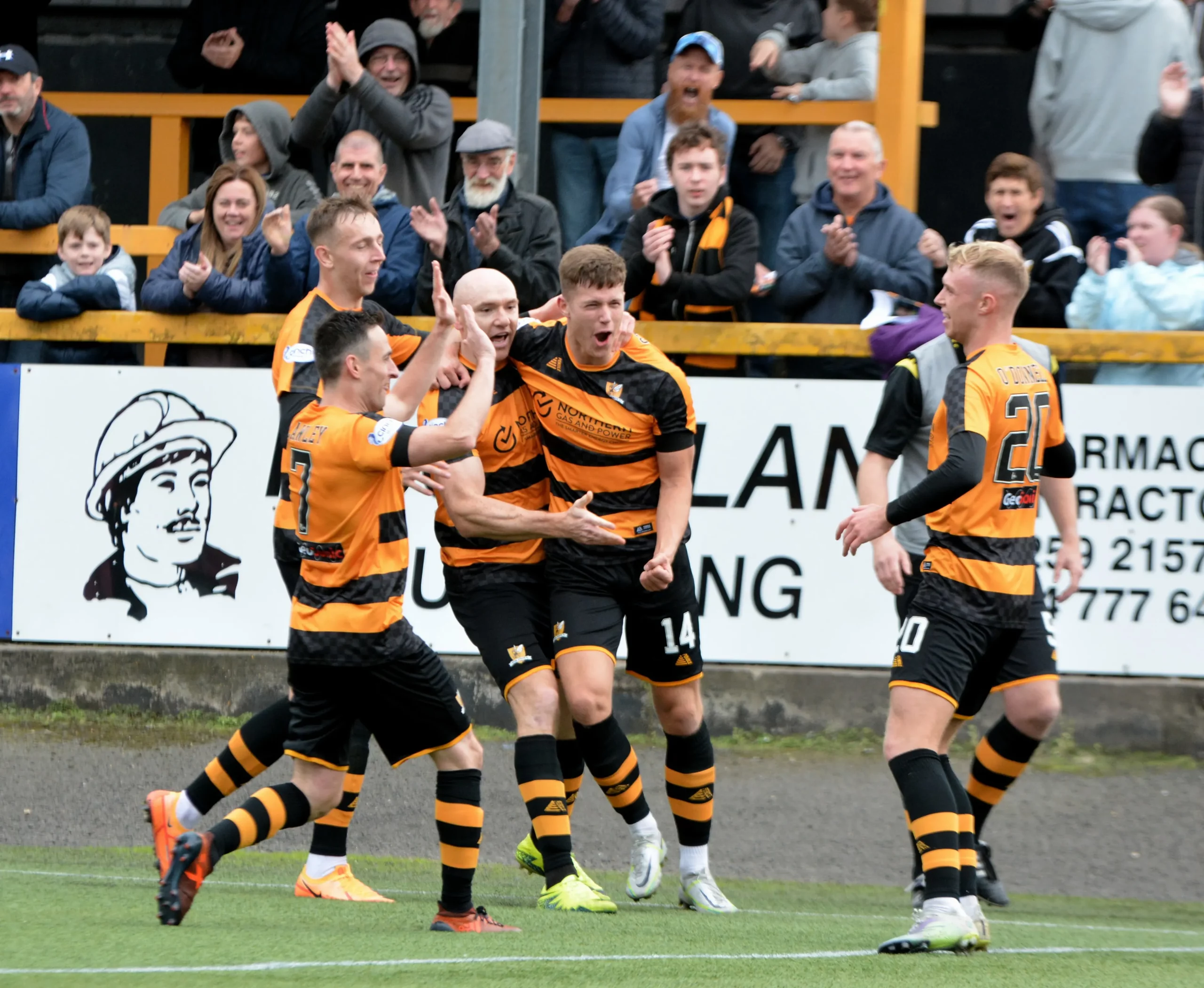 Alloa 2 - 1 Montrose - Alloa Athletic FC