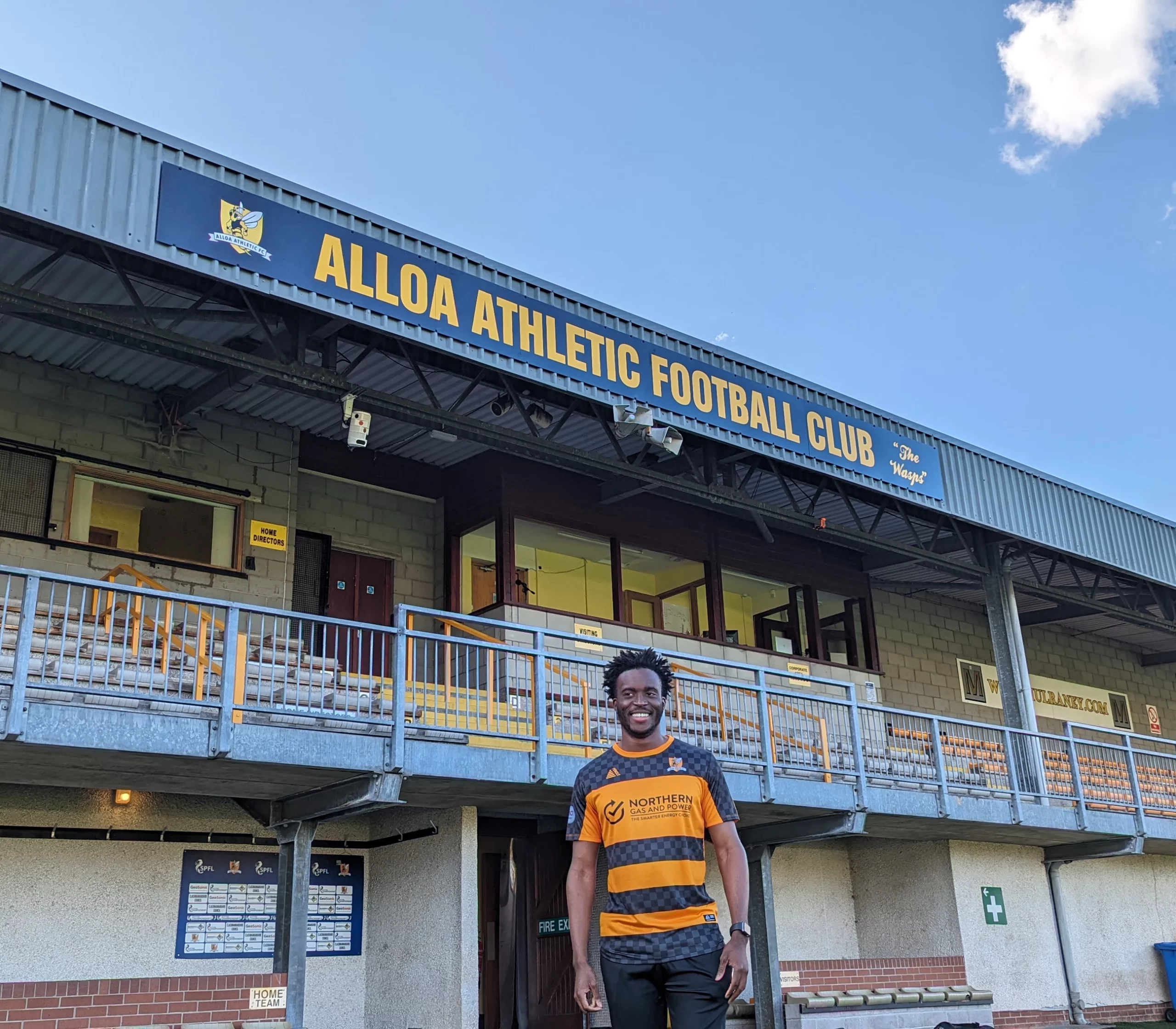 Josh Debayo signs - Alloa Athletic FC